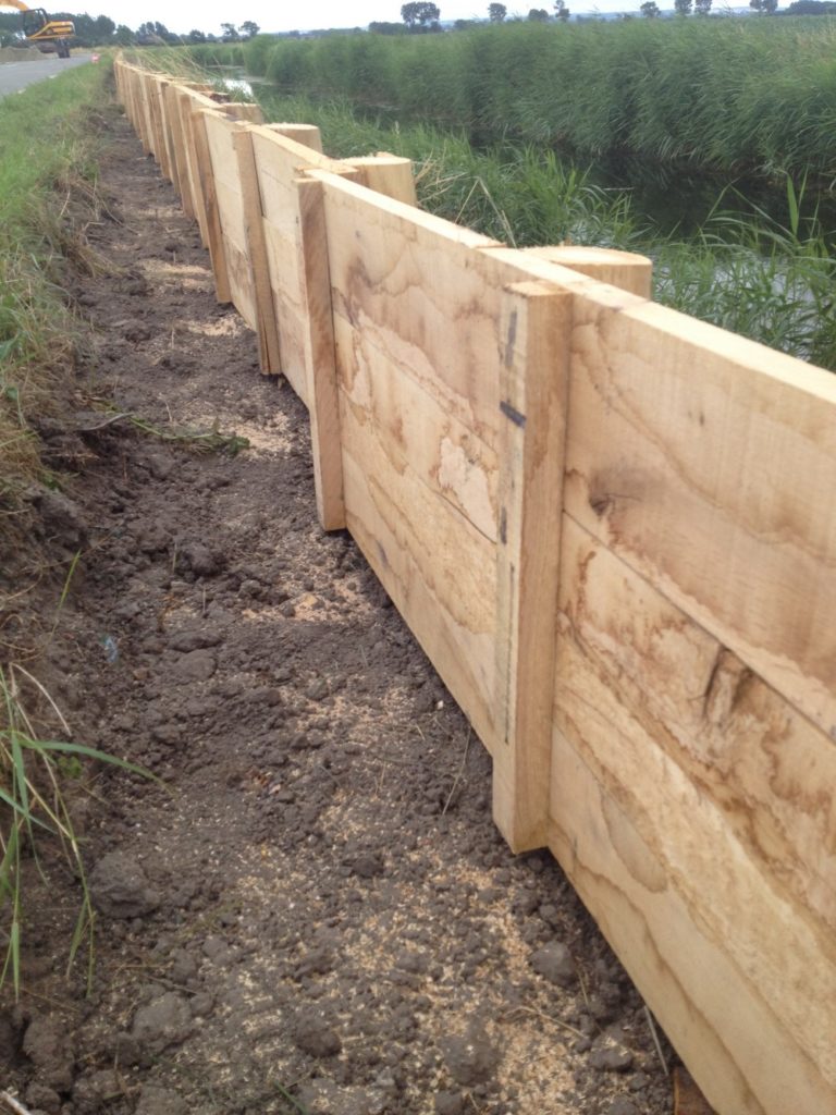 Retenue de talus en bois | Aménagement et entretien extérieurs Hauts de ...